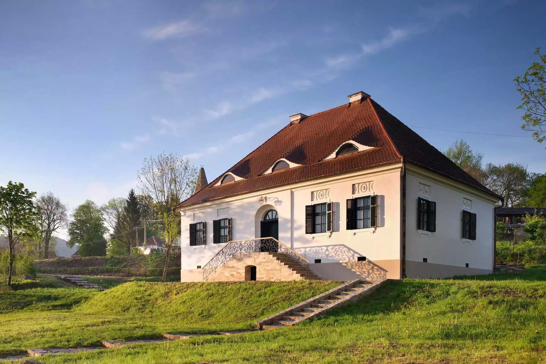 Sargybos namų eksterjeras Bethlen Estates Transilvanijoje, Rumunijoje