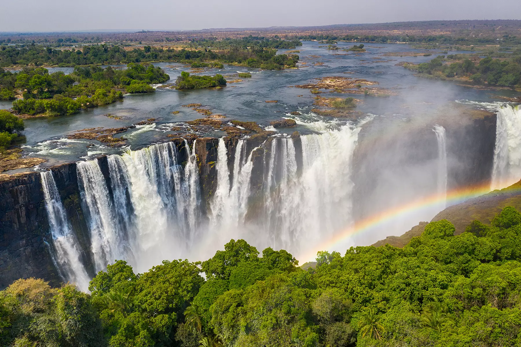 Aerial saib ntawm nto moo Victoria Falls, Zimbabwe thiab Zambia