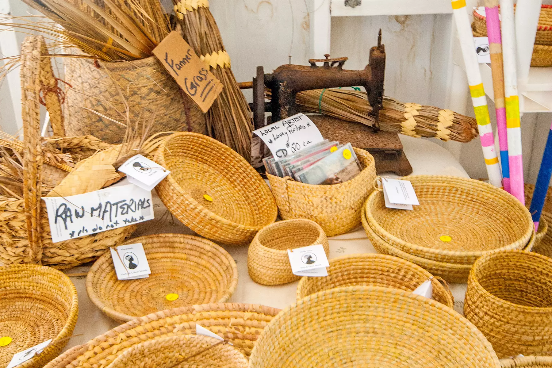 Interiér studia Conch Bar Artisans