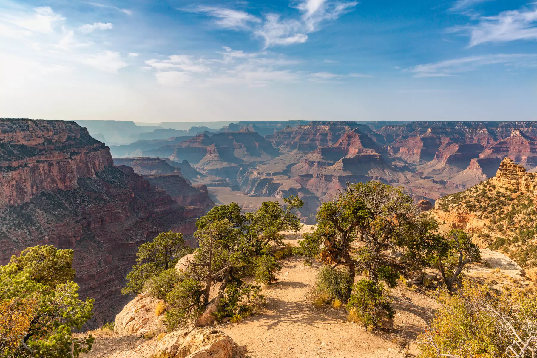 Talan-awon nga talan-awon sa talan-awon batok sa madag-umon nga kalangitan, Grand Canyon National Park, Arizona, Estados Unidos, USA
