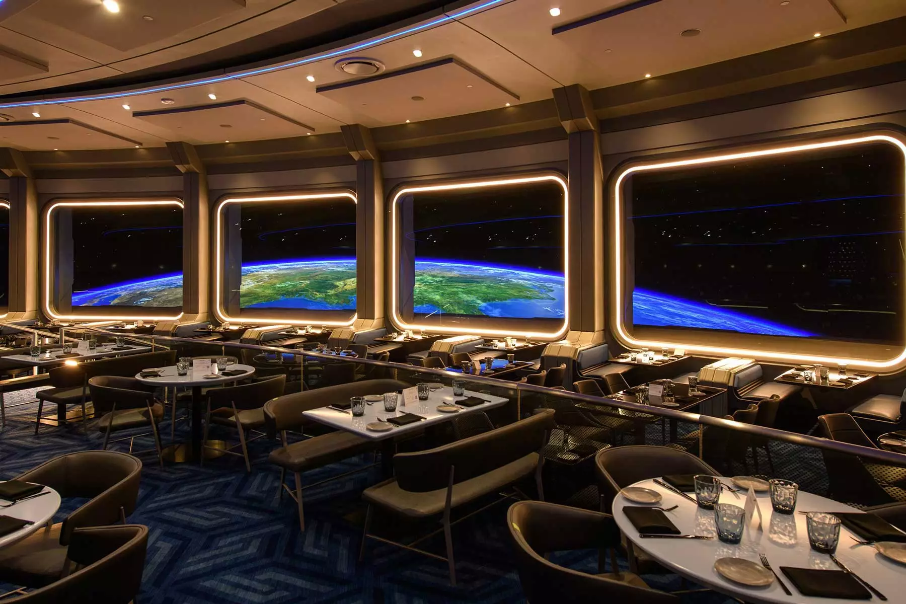 Vista interna del ristorante Epcot's Space 220