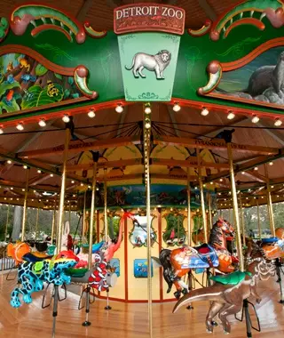 Sou entènèt jwèt Detroit Zoo Carousel