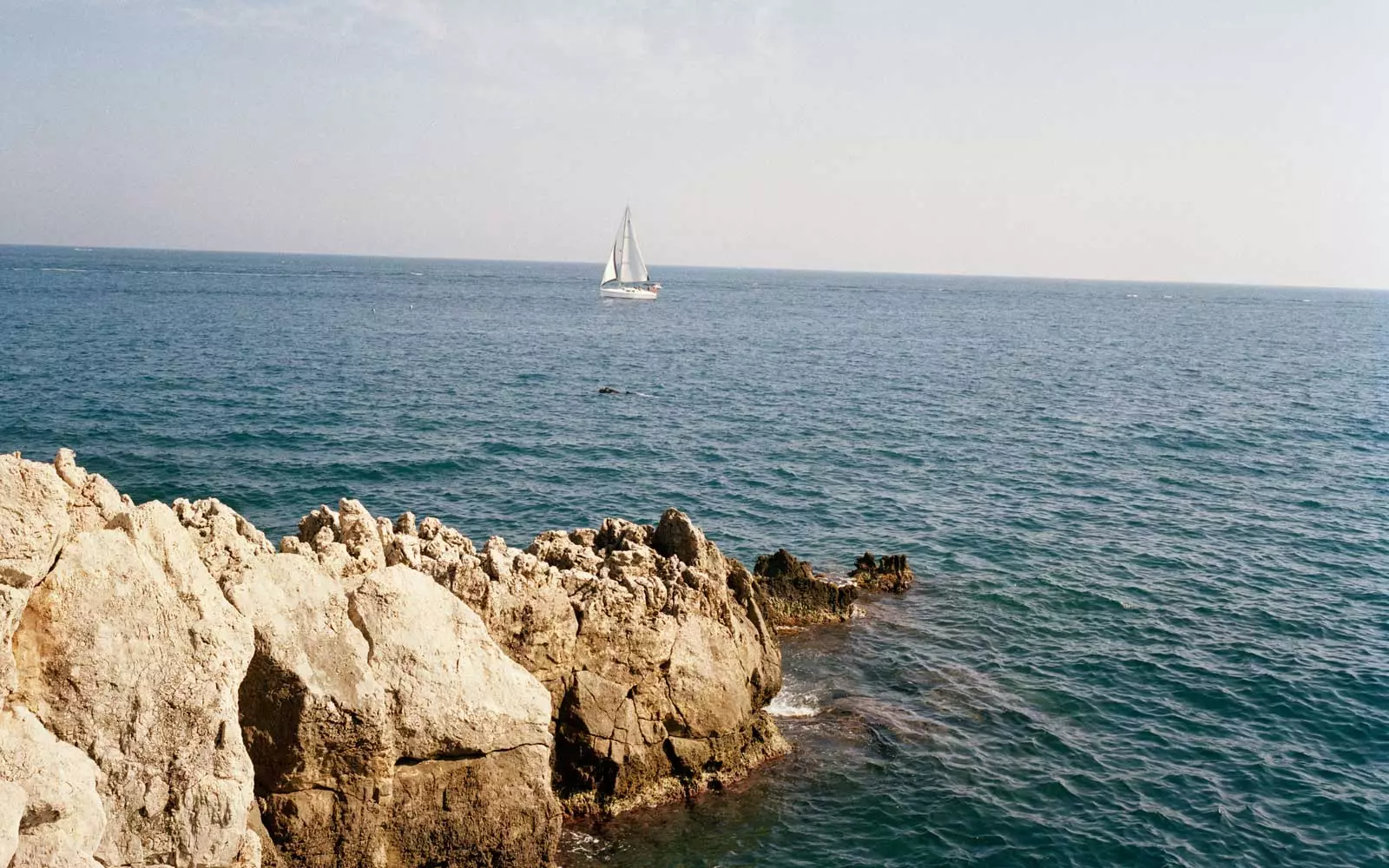 Kif tivvjaġġa lejn il-Riviera Franċiża