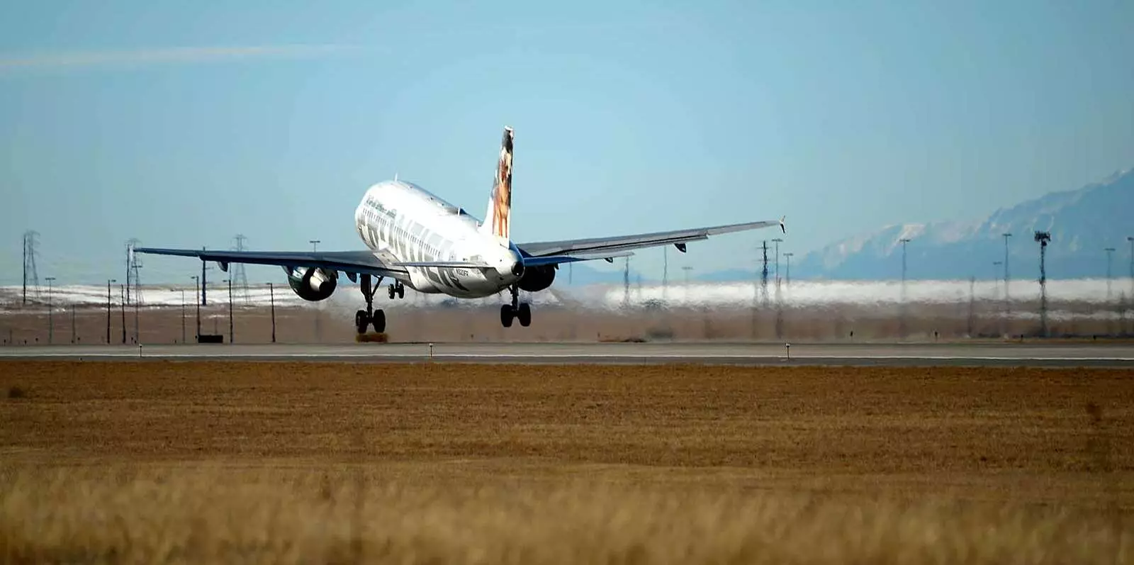 Frontier Airlines iritziak: zer jakin hegan egin aurretik