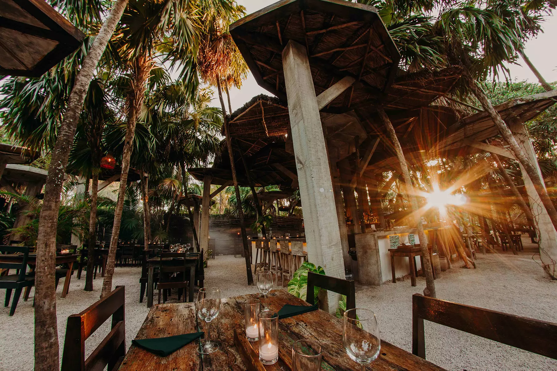 Tables yog WILD Tulum