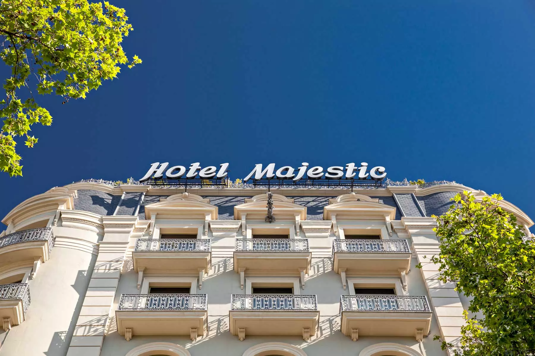 Khách sạn & Spa Majestic