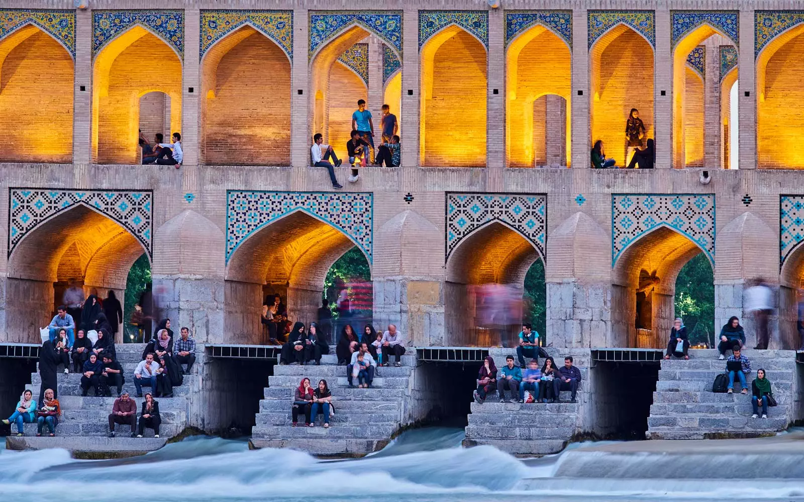 Iran, Isfahan, cầu Khaju trên sông Zayandeh