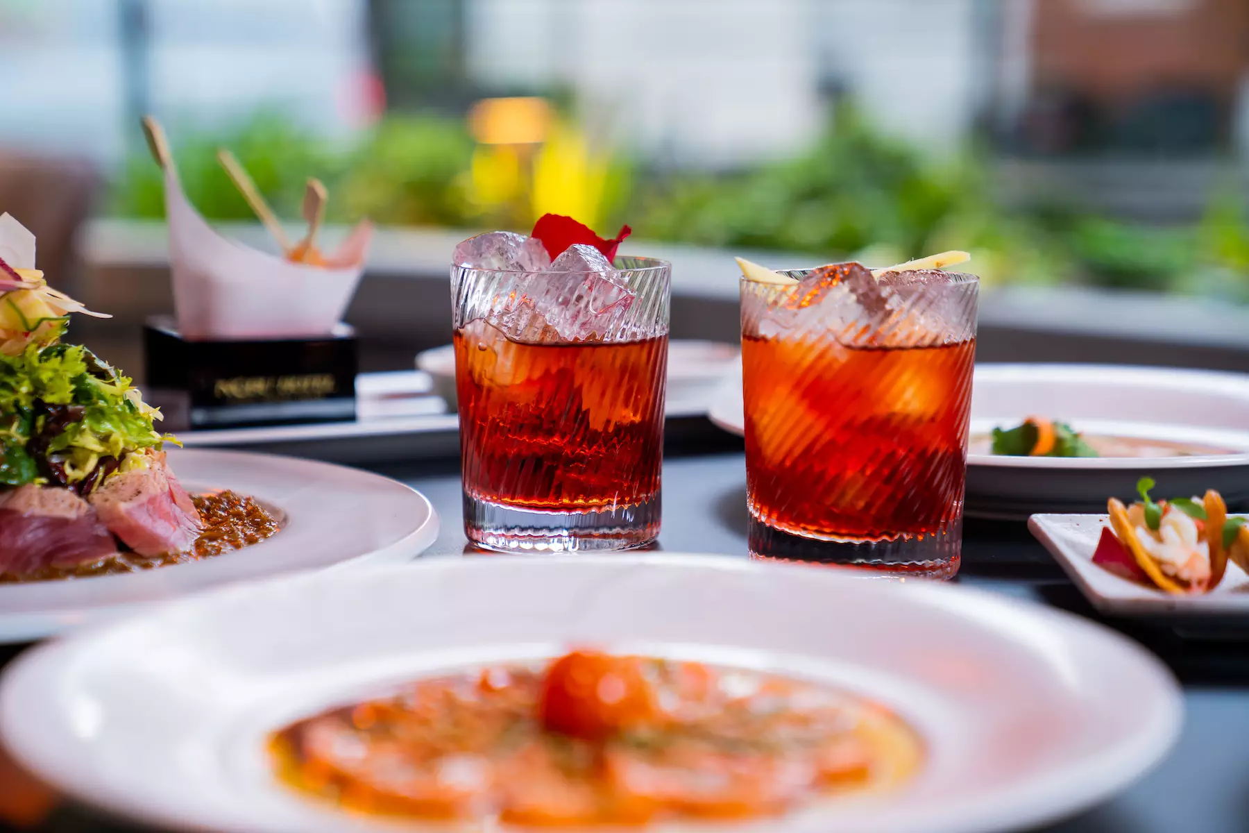 Roku gin bar cocktail tại Nobu Hotel London Portman Square