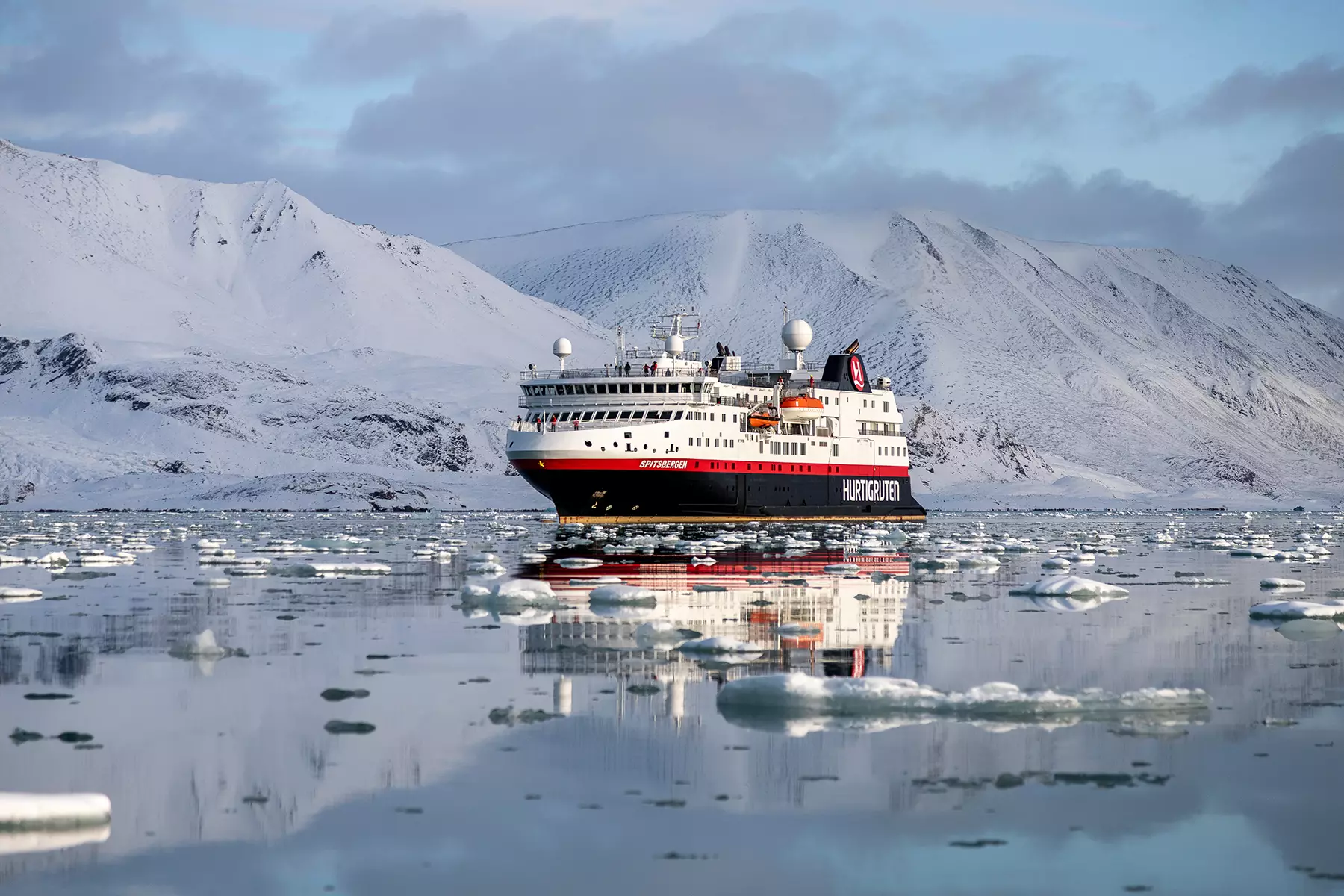 MS Spitsbergen Monaco-gletsjeren på Svalbard