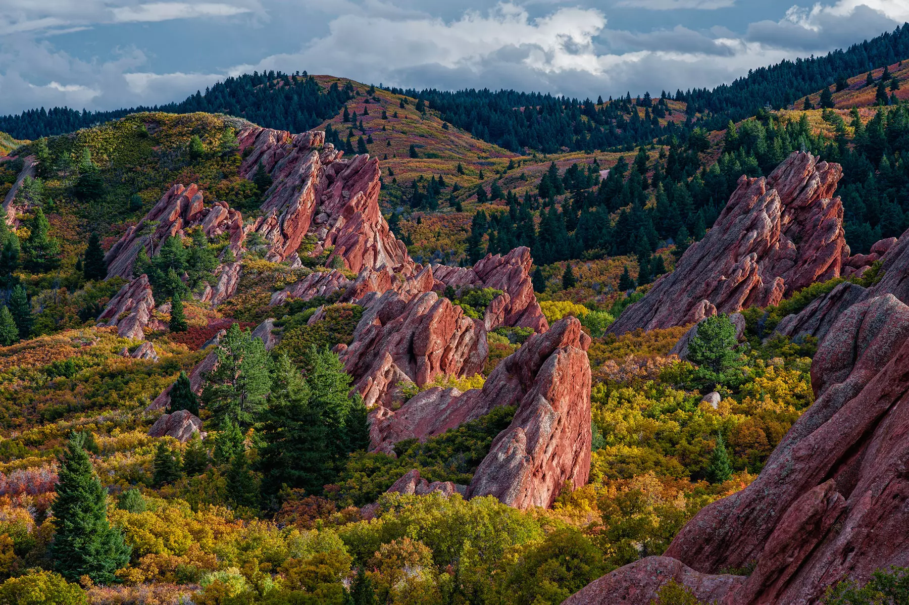 Quang cảnh các thành tạo đá tại Công viên Bang Roxborough gần Denver, Colorado