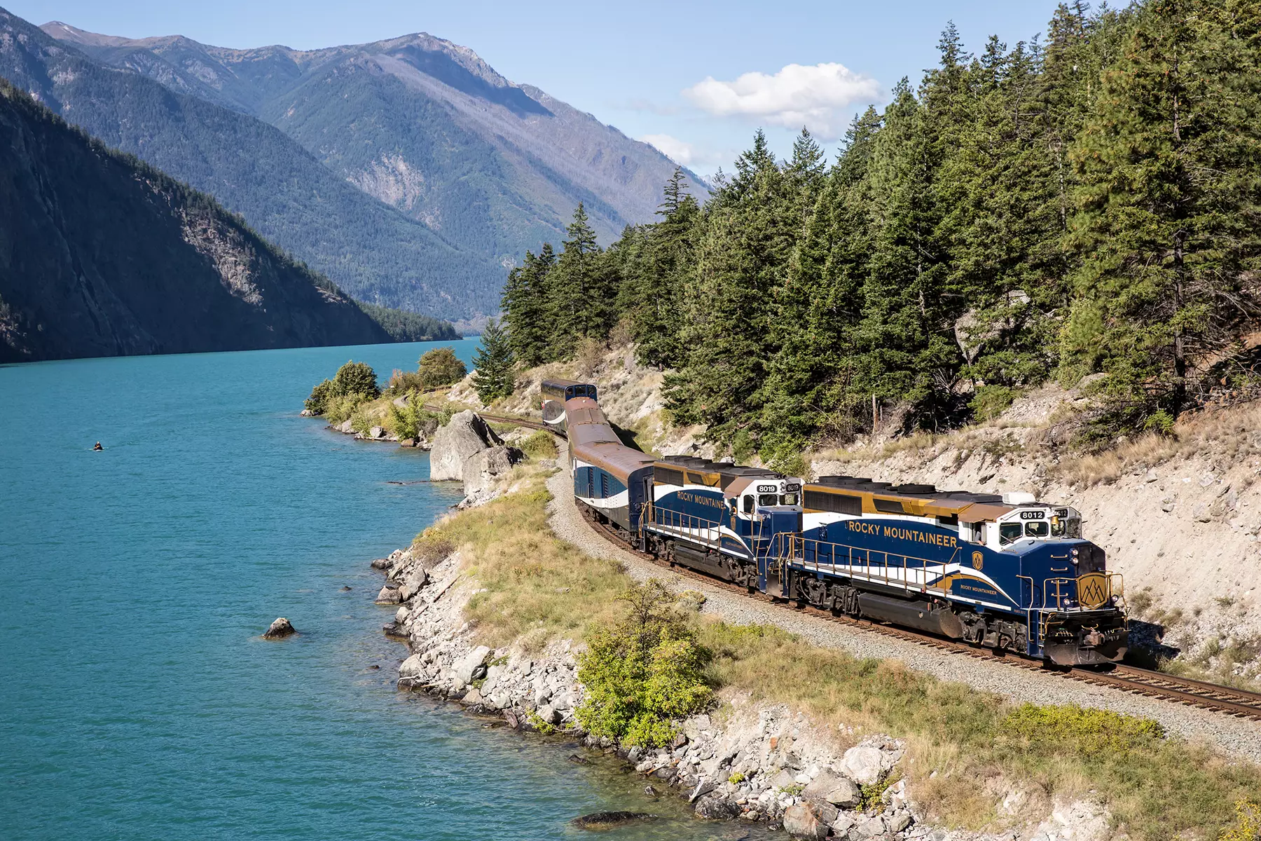 Extérieur du train Rocky Mountaineer sur la route Canda