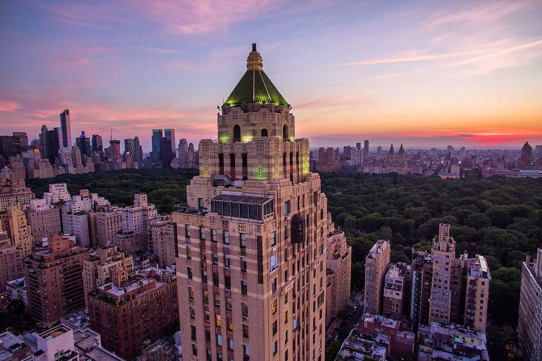 Vista aérea del atardecer de The Carlyle, votado como uno de los mejores hoteles de la ciudad de Nueva York