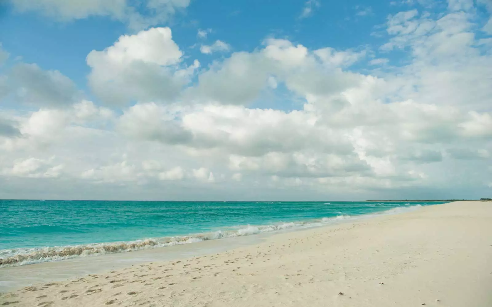 Hareup pantai di Caicos Kidul Kapuloan Turks jeung Caicos