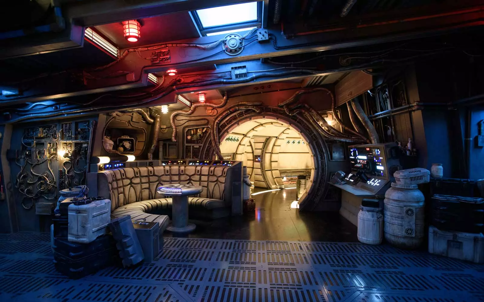 Star War's Galaxy Edge - Millennium Falcon - Tihotapski tek