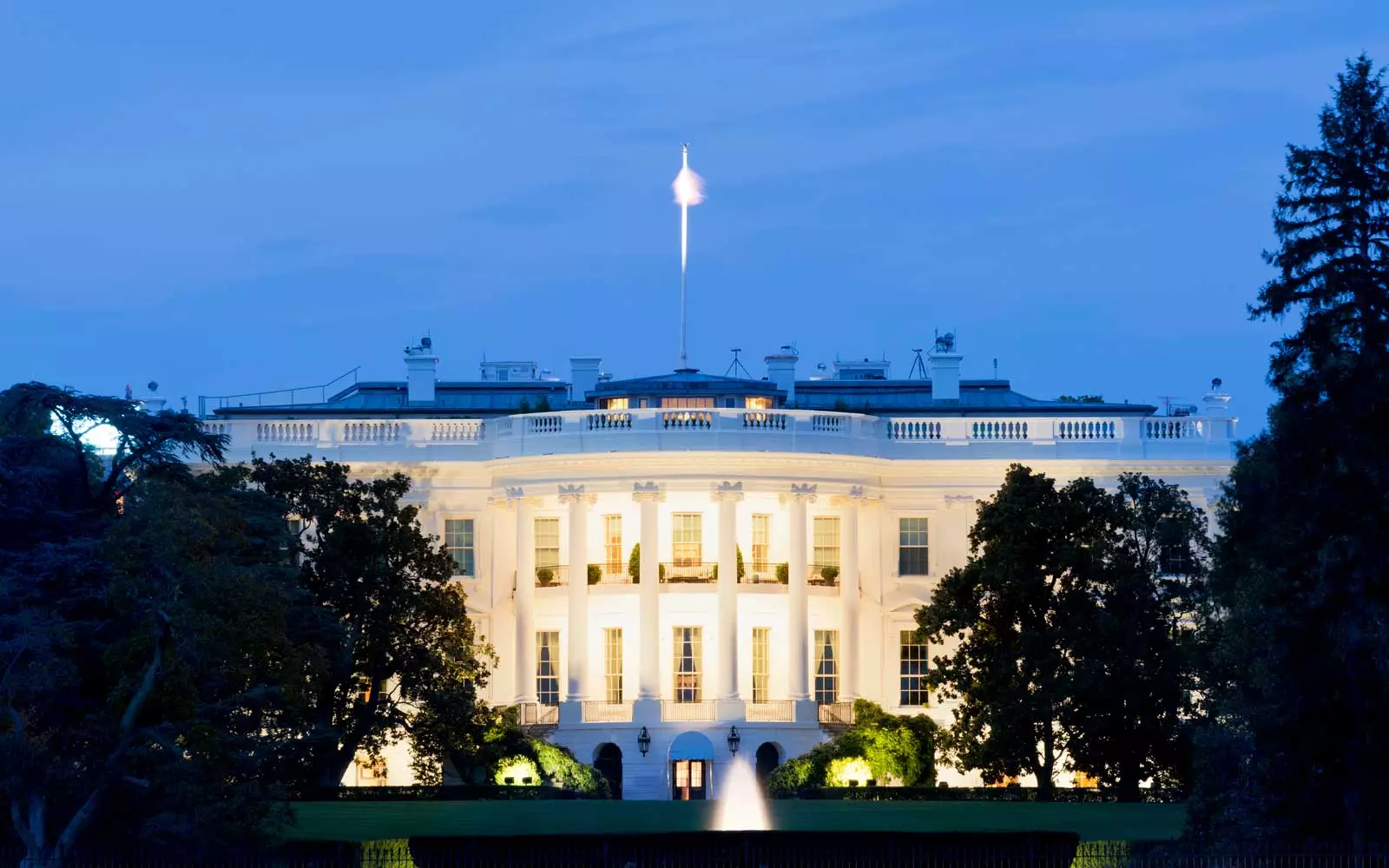 A Casa Branca, Washington DC, pola noite