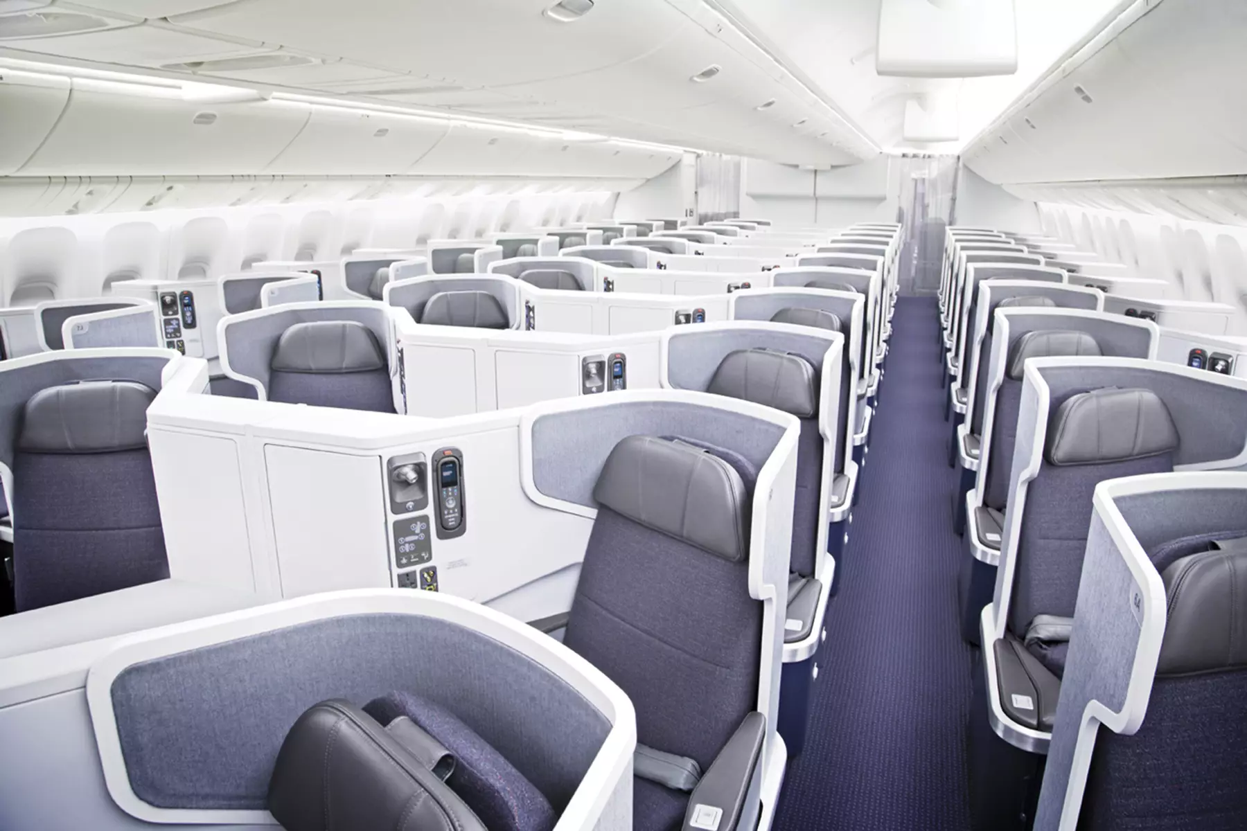 Jirgin sama-Interiors-AA777-Business-class