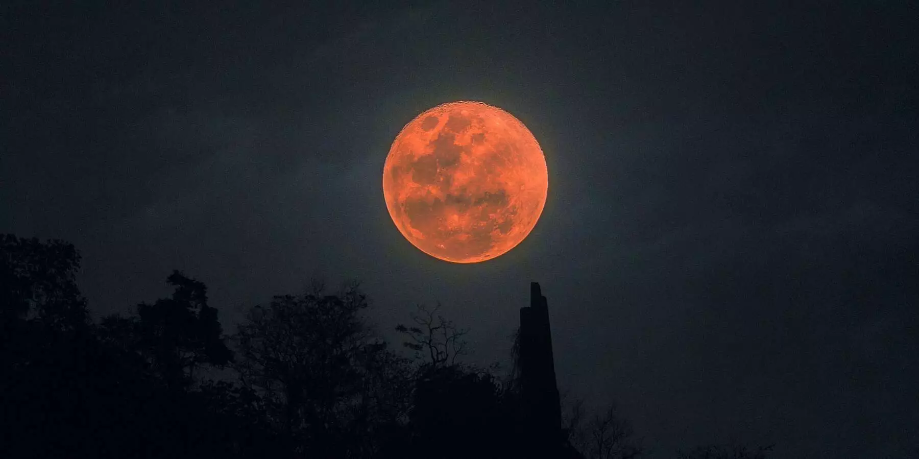 ایک خون کا چاند گرہن اس ہفتے شمالی امریکہ میں آرہا ہے - یہ ہے کب اور کیسے دیکھنا ہے۔