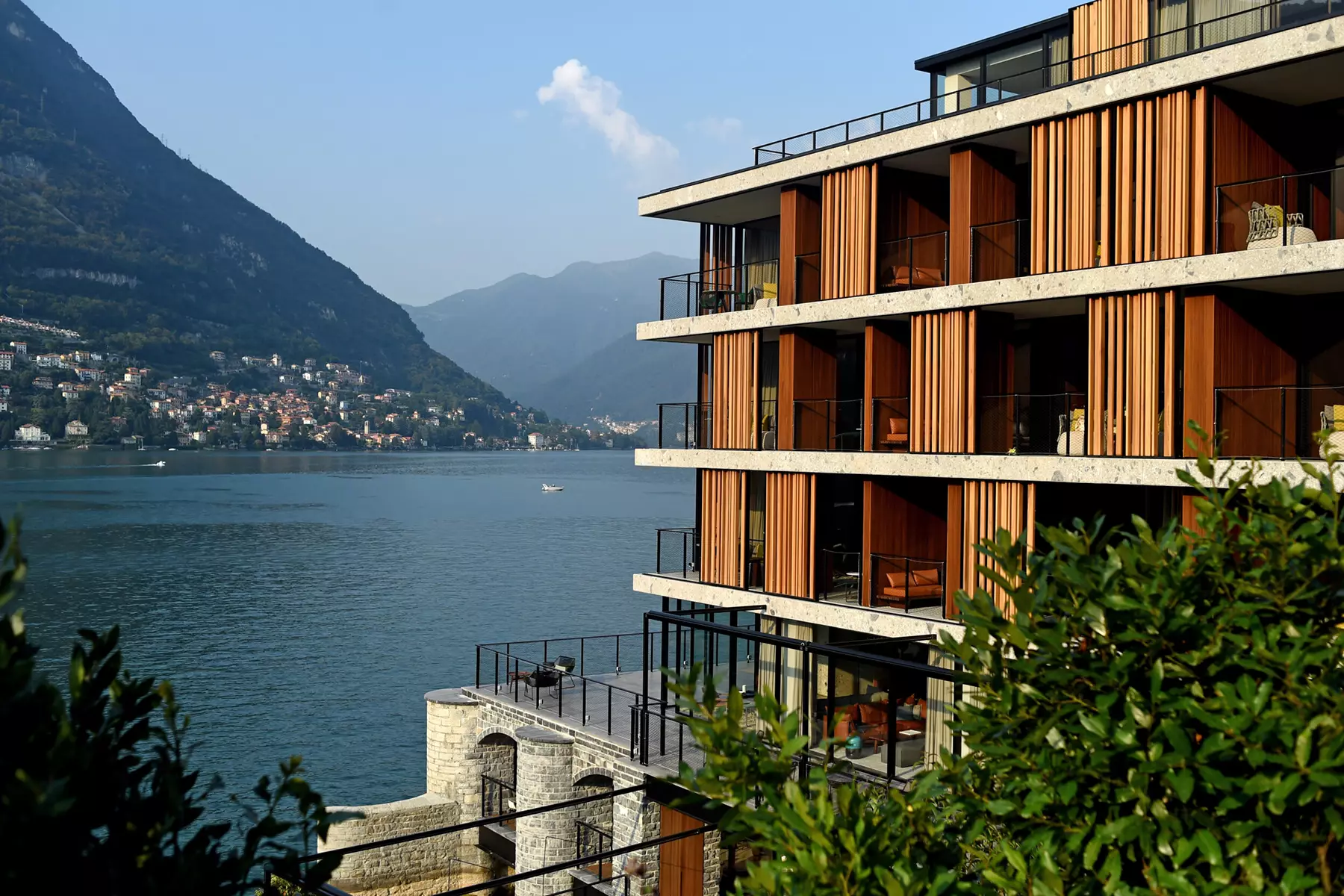 Il Sereno Lago di Comoda kölüň daşky görnüşi