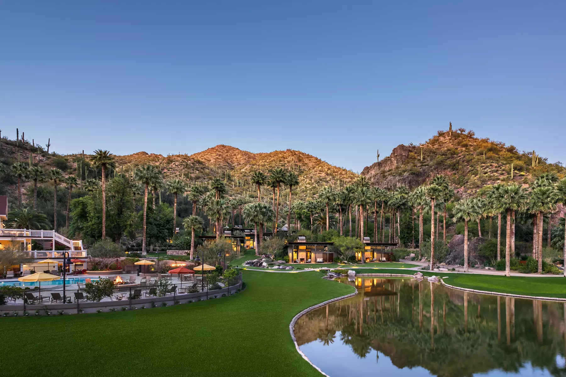 Castle Hot Springs-oord in Arizona teen skemer