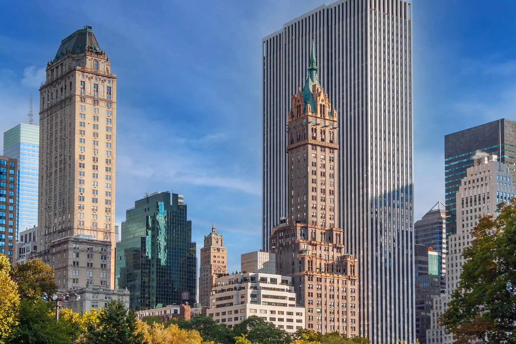 New York hiriko arkitektura klasikoa Central Parken gainean dago