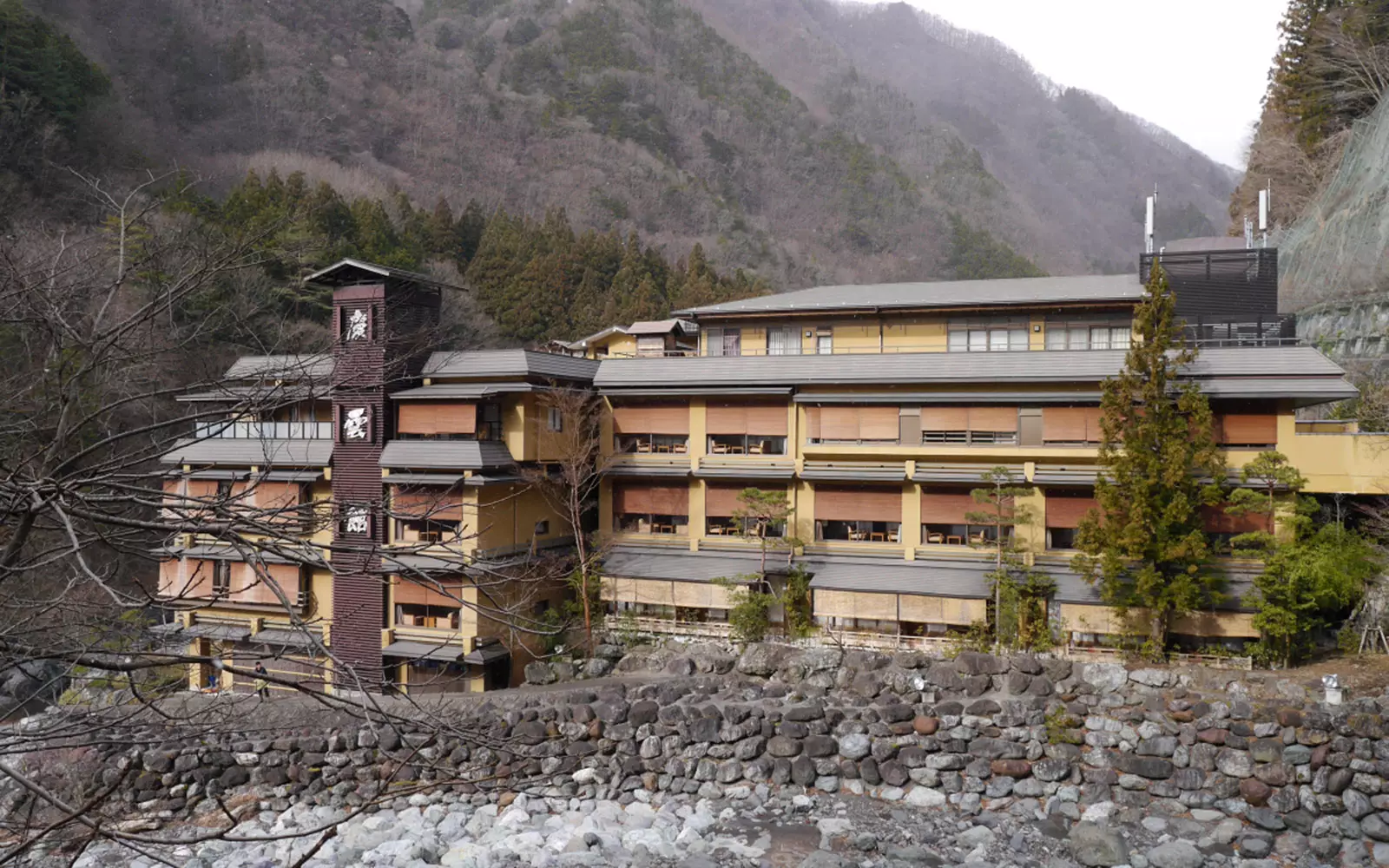 西山温泉慶雲館