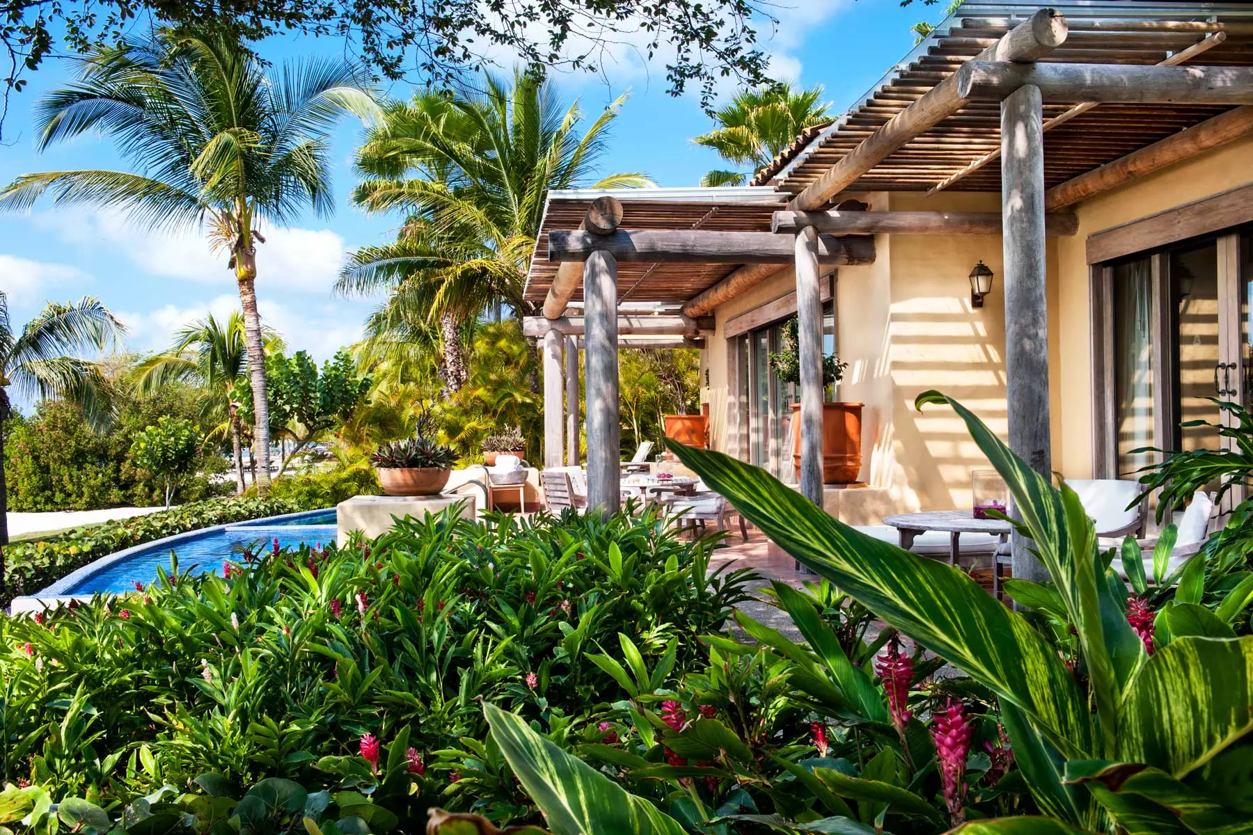 Ang pool ng pribadong suite ng St. Regis Punta Mita Resort