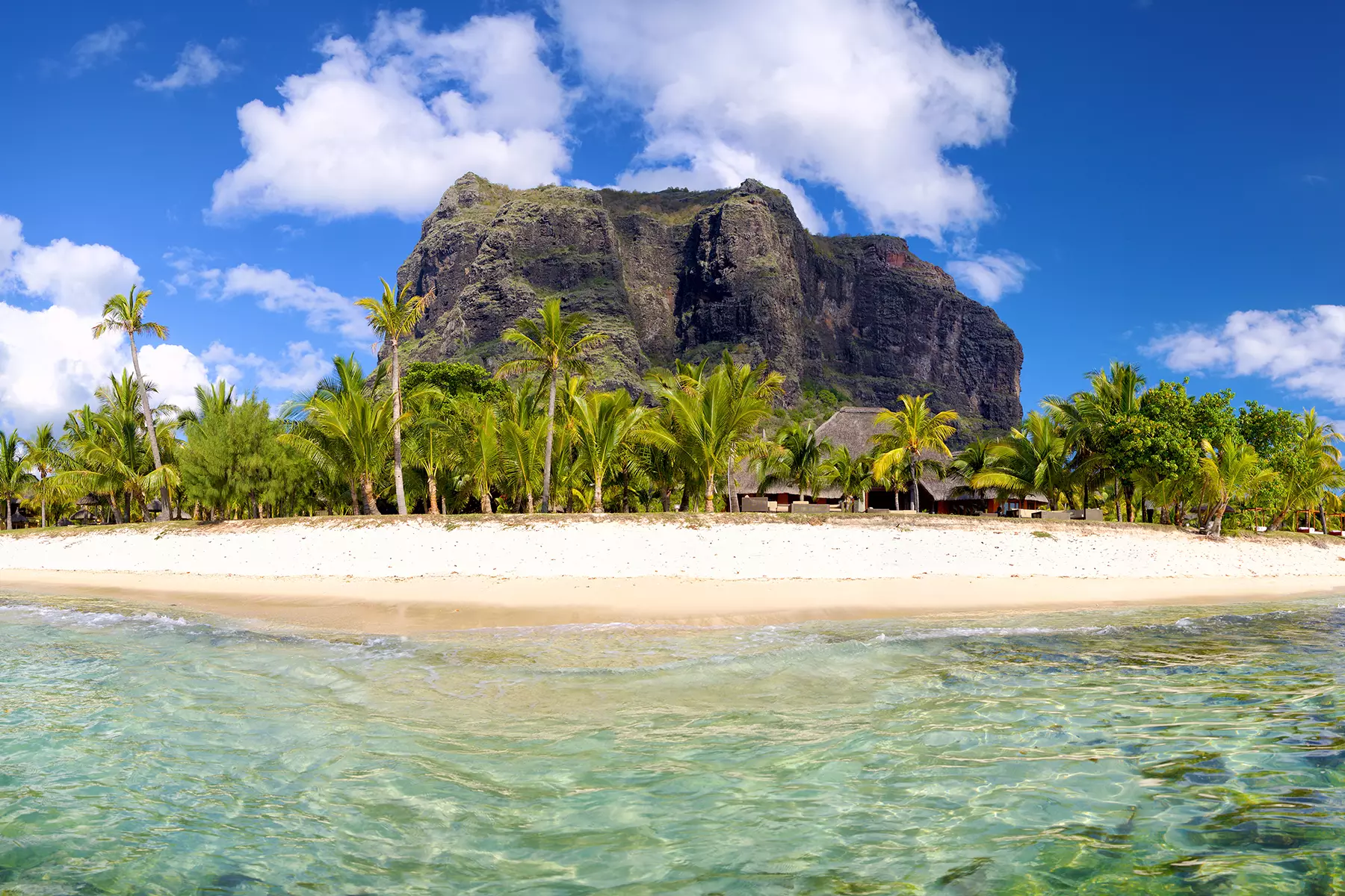 Panorama ostrova Mauritius s horou Le Morne Brabant