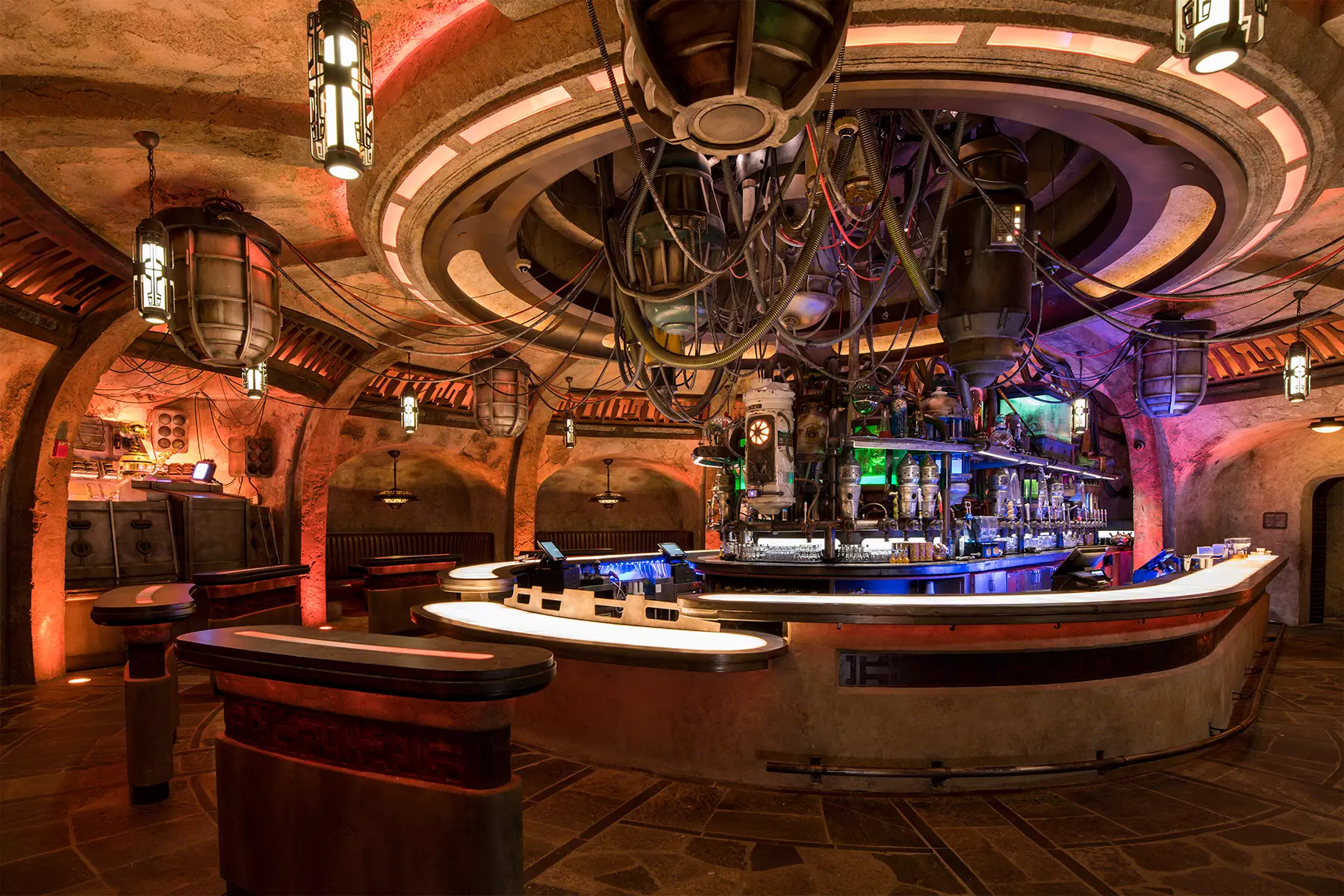 Oga’s Cantina ag Star Wars: Galaxy’s Edge ag Páirc Disneyland i gCalifornia