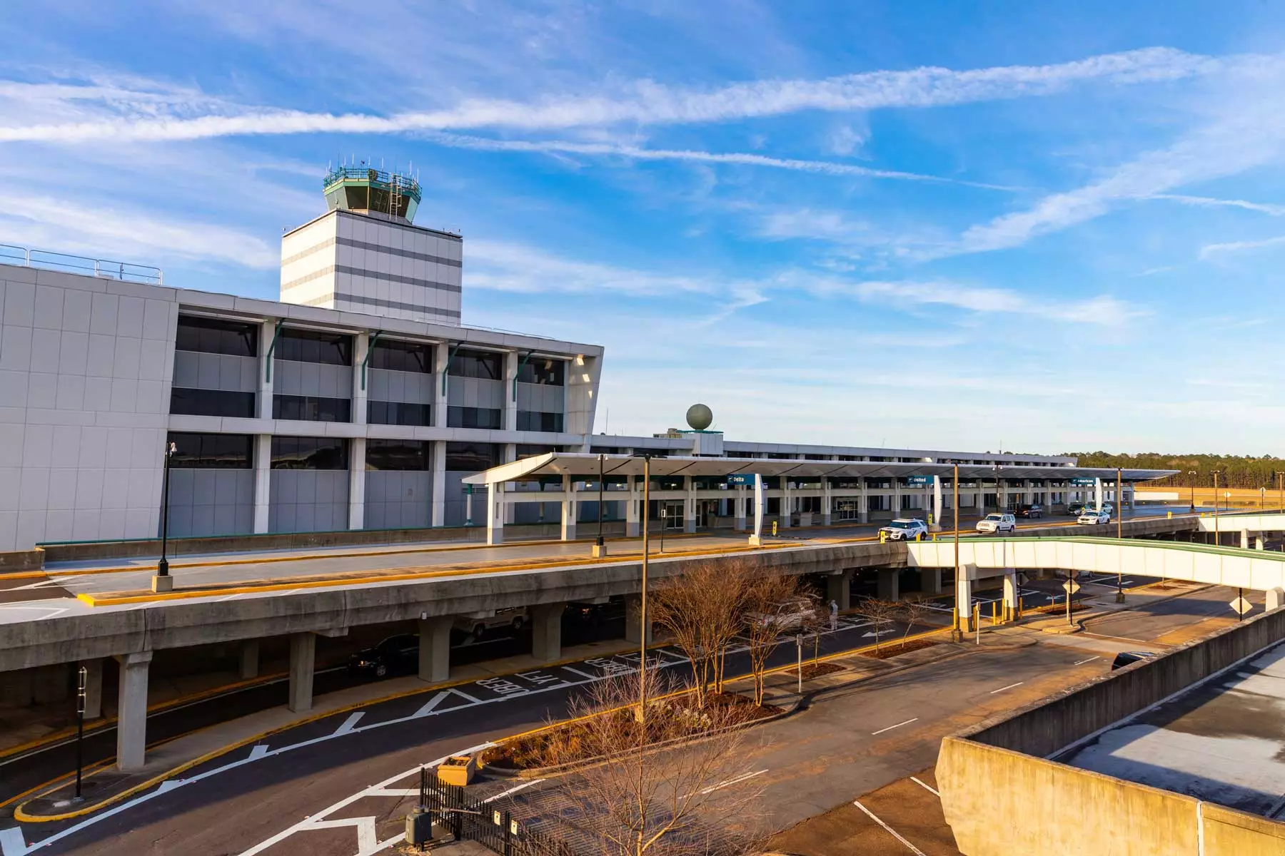 Jackson-Medgar Wiley Evers International Airport kunja kopanda magalimoto kapena anthu