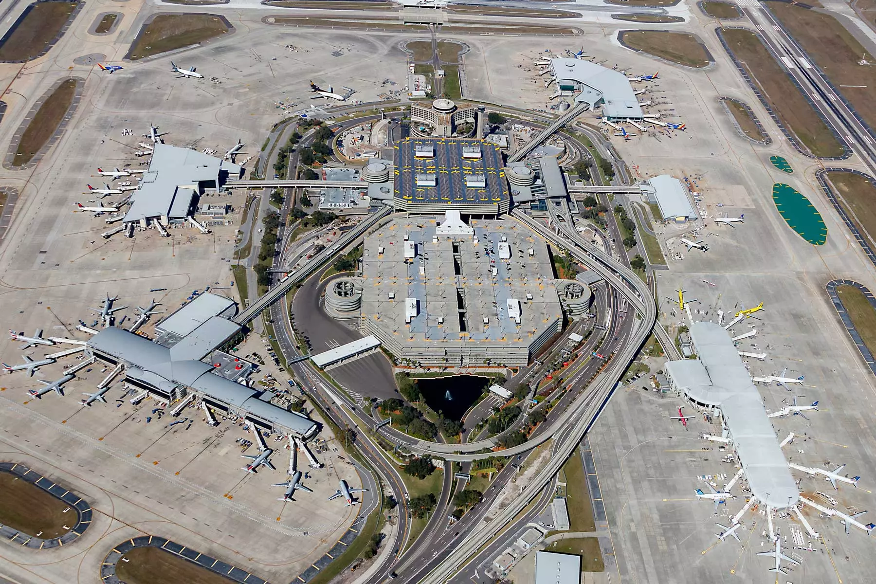 Tampan kansainvälinen lentokenttä ylhäältä katsottuna