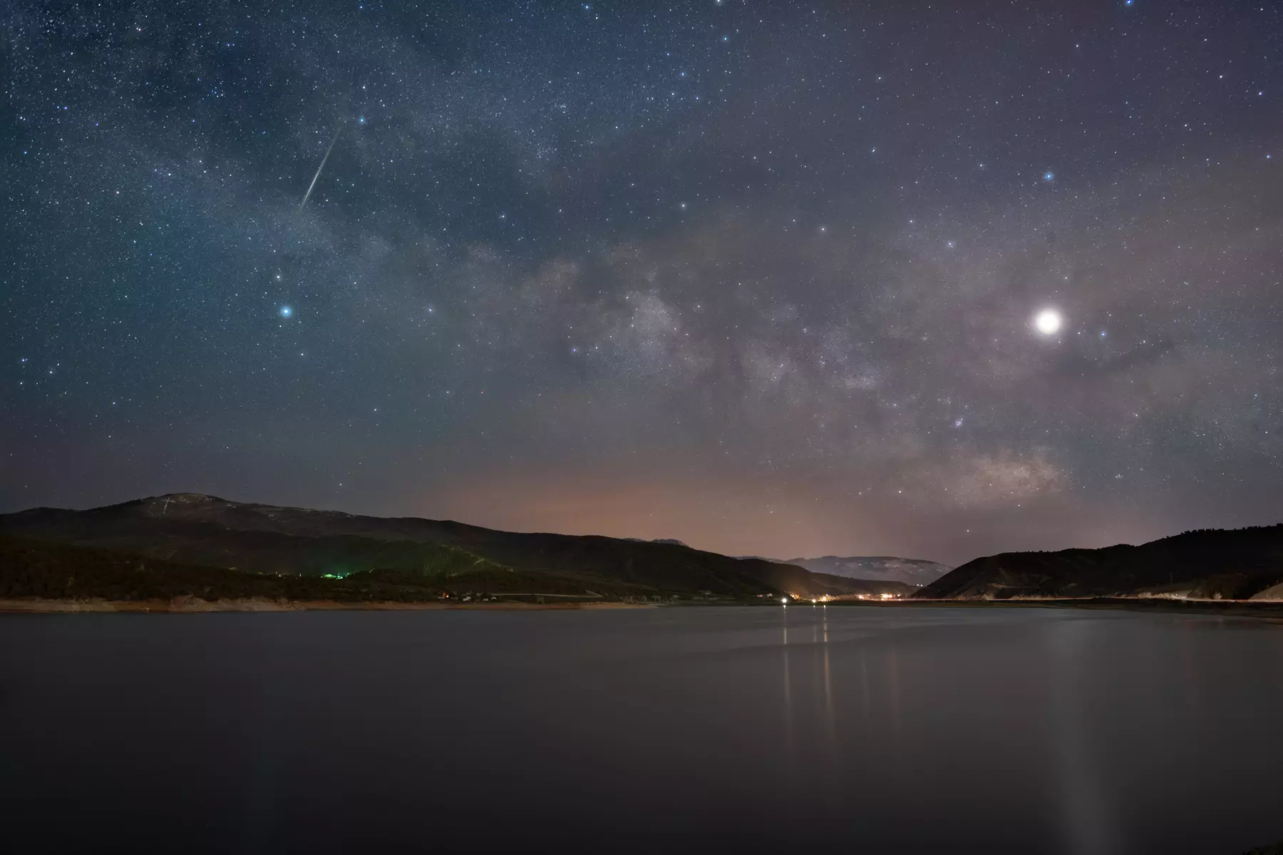 Vía Láctea durante la lluvia de meteoros Eta Aquariids