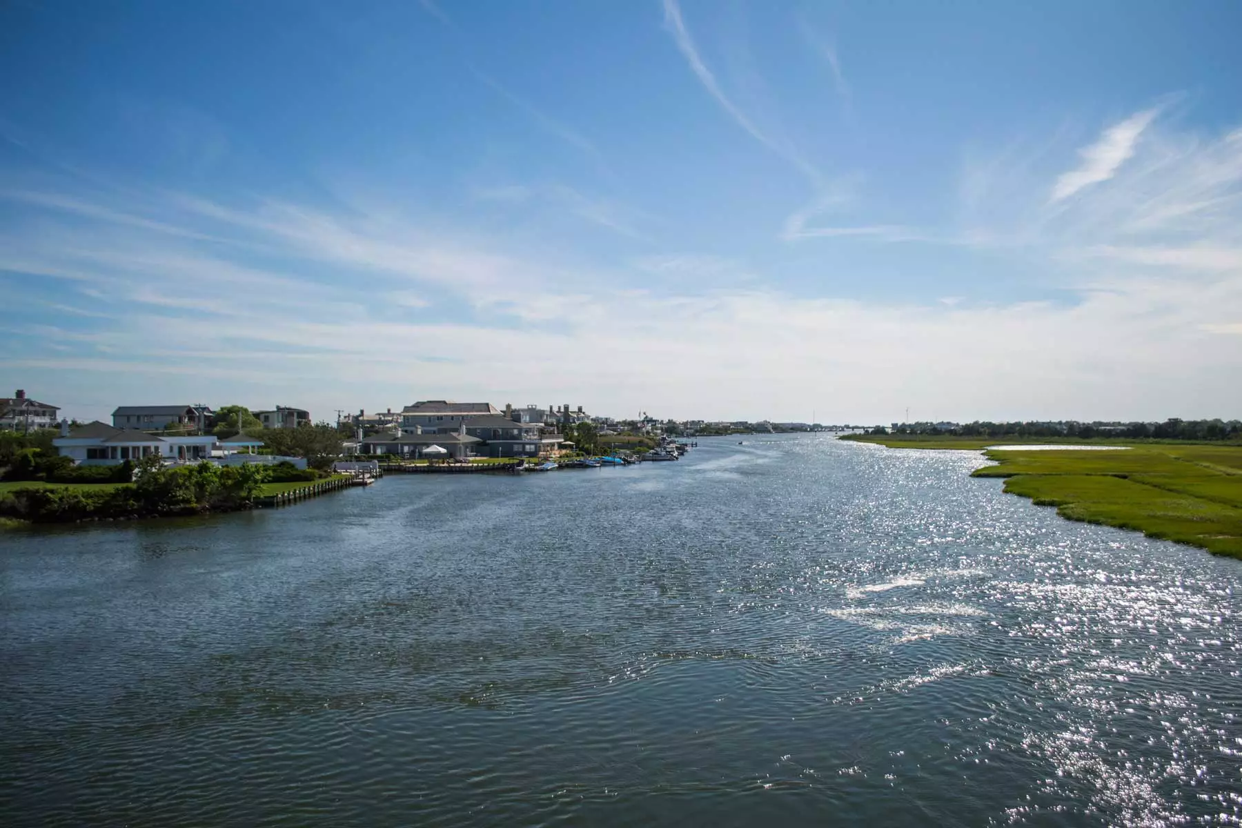 Một ngày cuối năm ở bãi biển ở Hamptons.