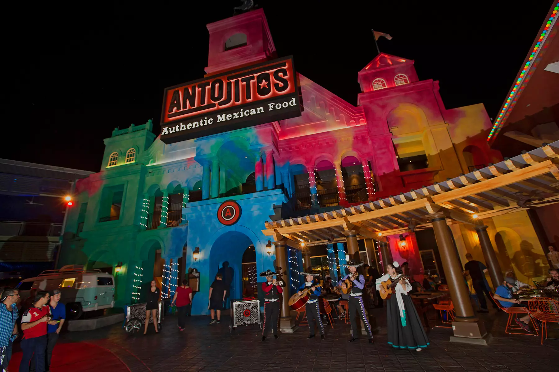 Universal CityWalk ၏ နောက်ဆုံးပေါ် စားသောက်ဆိုင်၊ Antojitos စစ်မှန်သော မက္ကဆီကန်အစားအစာ၊