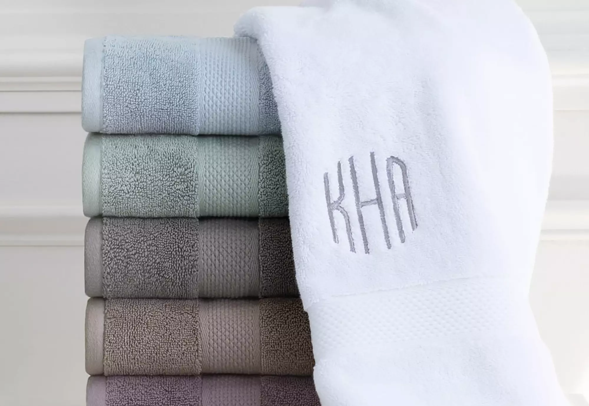 အကောင်းဆုံး Monogrammed ရေချိုးသုတ်ပုဝါများ- Crane & Canopy The Plush Towels