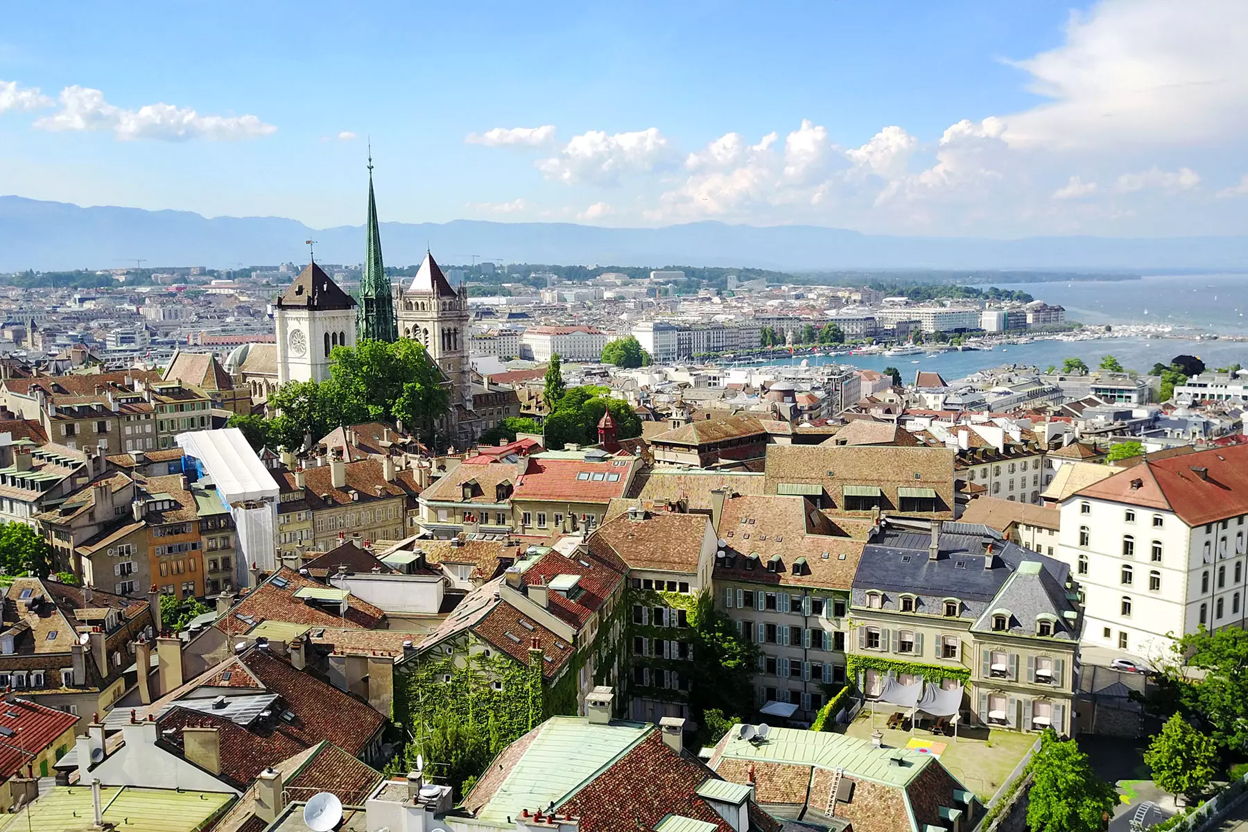 Pogled iz zraka na staro mestno jedro Ženeve