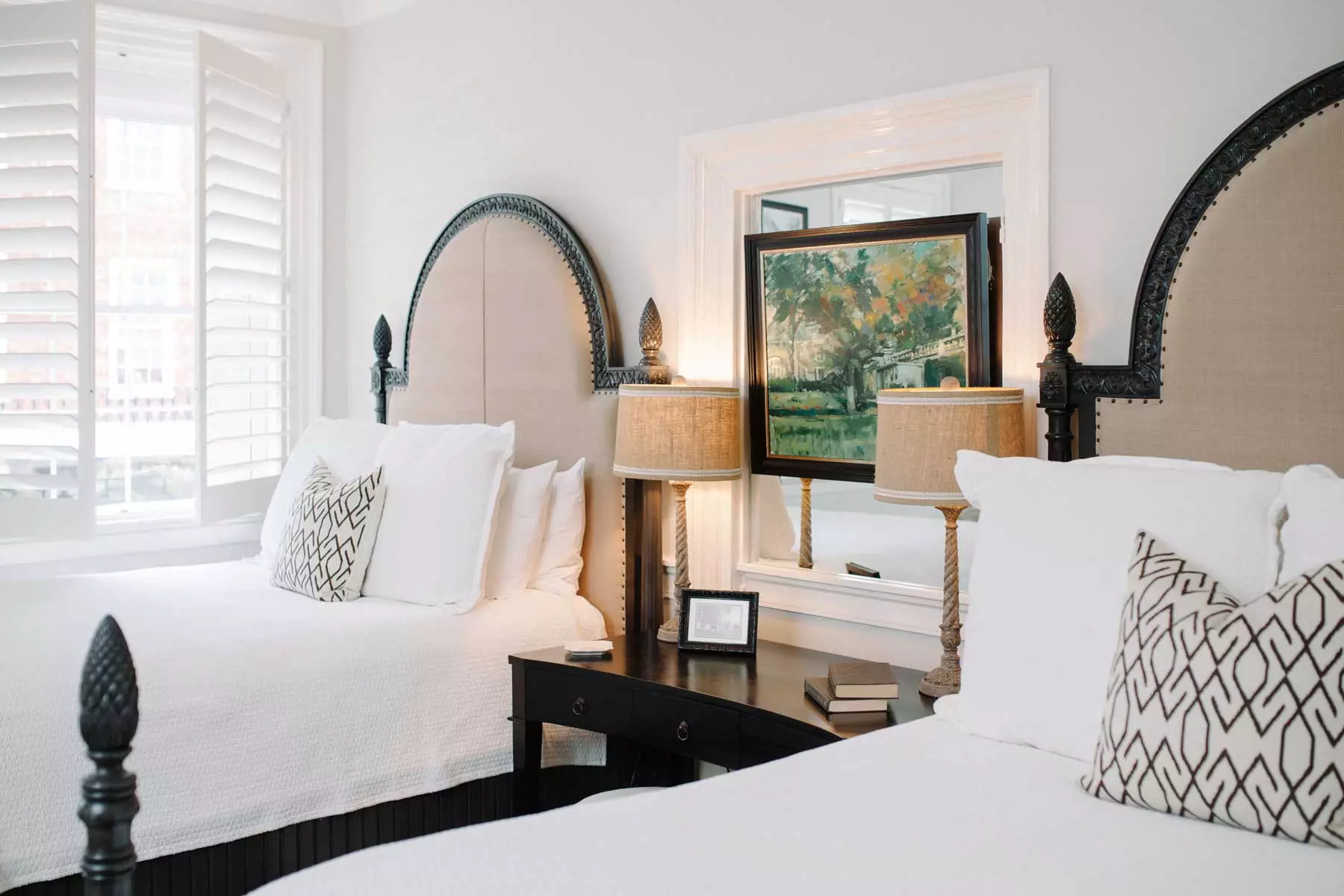 Ένα κομψό δωμάτιο στο The Georges, ψηφίστηκε ως ένα από τα καλύτερα ξενοδοχεία πόλης στις Ηνωμένες Πολιτείες