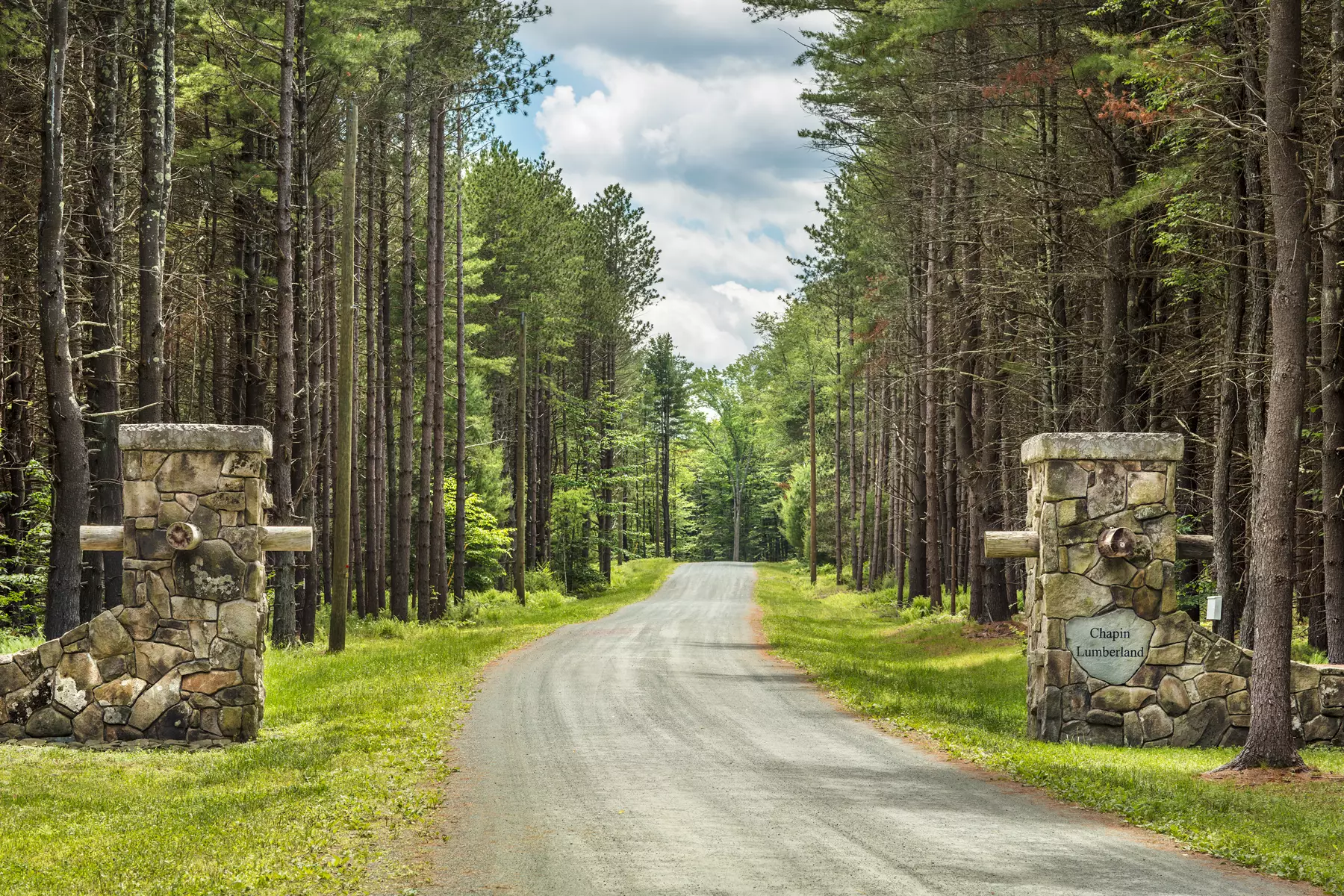 Chapin Estate, вход в Catwal Lodge в Катскилле, штат Нью-Йорк.