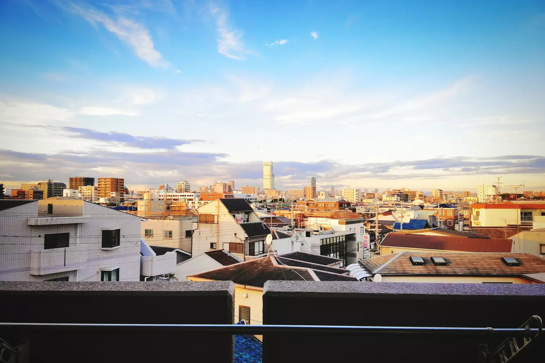 Cityscape in Higashi-Osaka, Japana