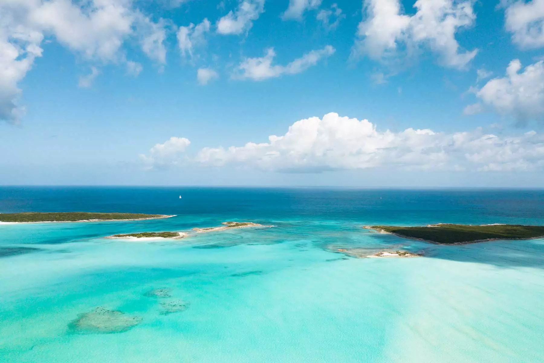 Vista aérea de Exuma nas Bahamas