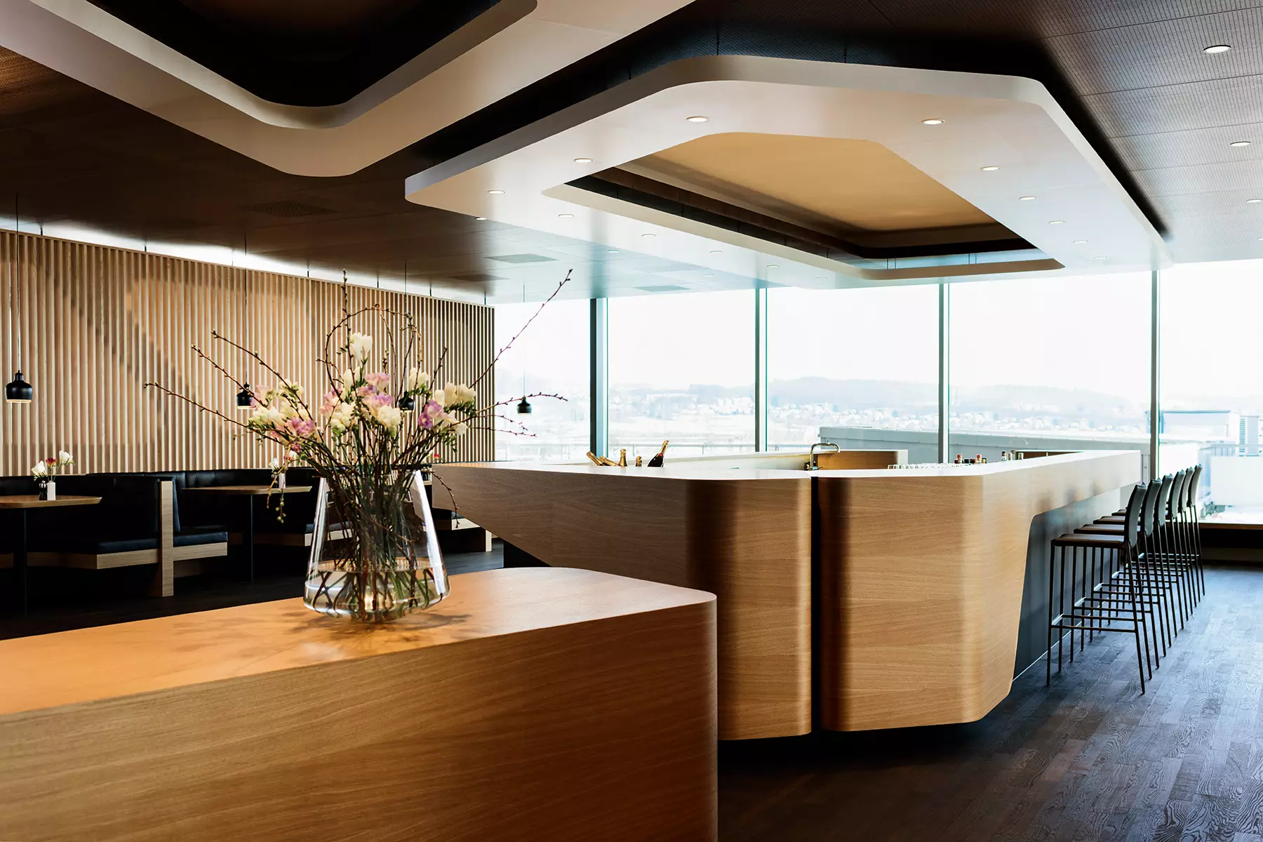 O totonu ole SWISS First Class Lounge, Zurich