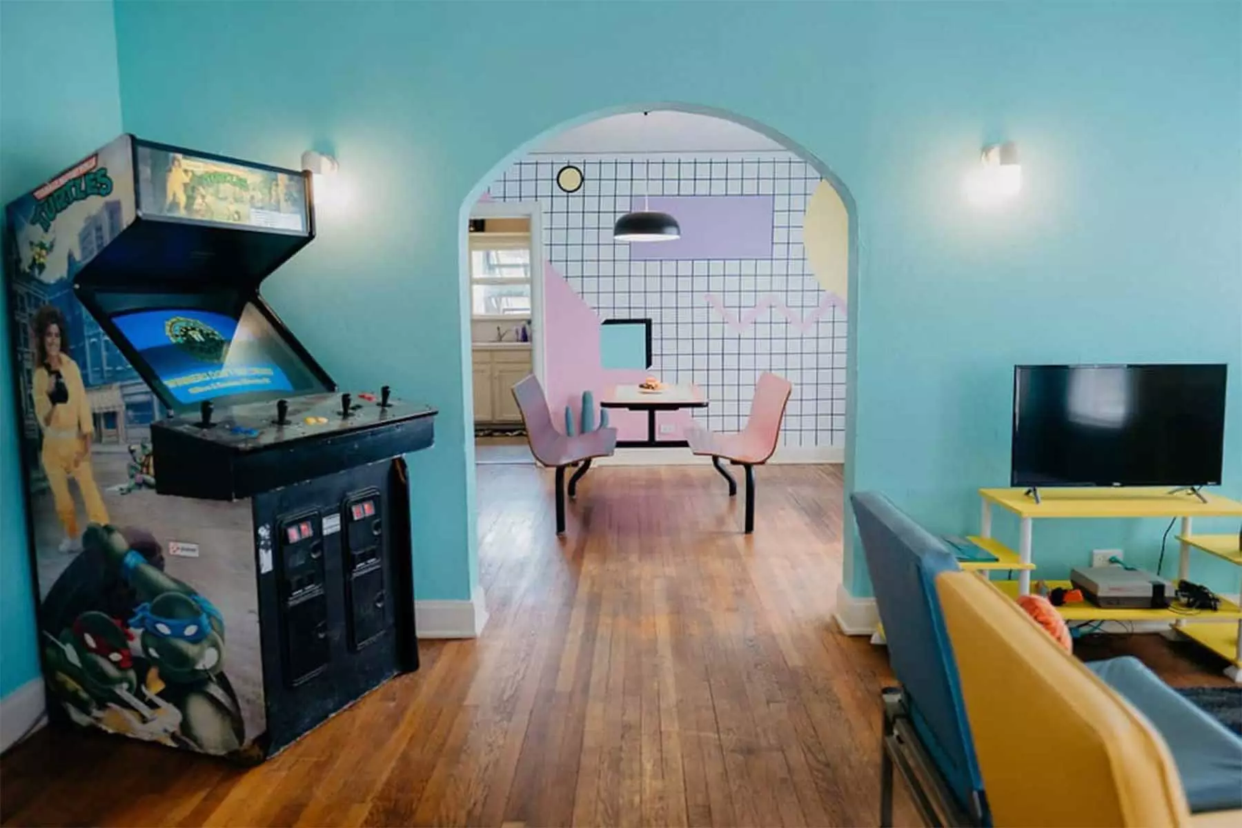 McFly 80s тақырыбы Airbnb