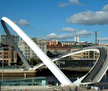 Gateshead Millennium Bridge, Gateshead, Anglija