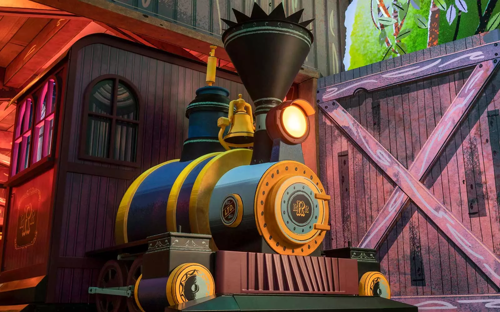 El ingeniero Goofy invita a los visitantes a bordo del Runnamuck Railroad como parte de la aventura en Mickey & Minnie's Runaway Railway, la nueva atracción que se inaugurará el 4 de marzo de 2020 en Disney's Hollywood Studios en Walt Disney World Resort en Lake Buena Vista, Florida