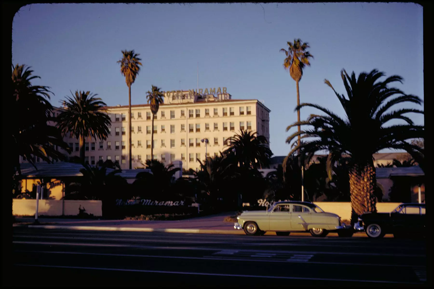 Exteriorul Fairmont Miramar în 1958