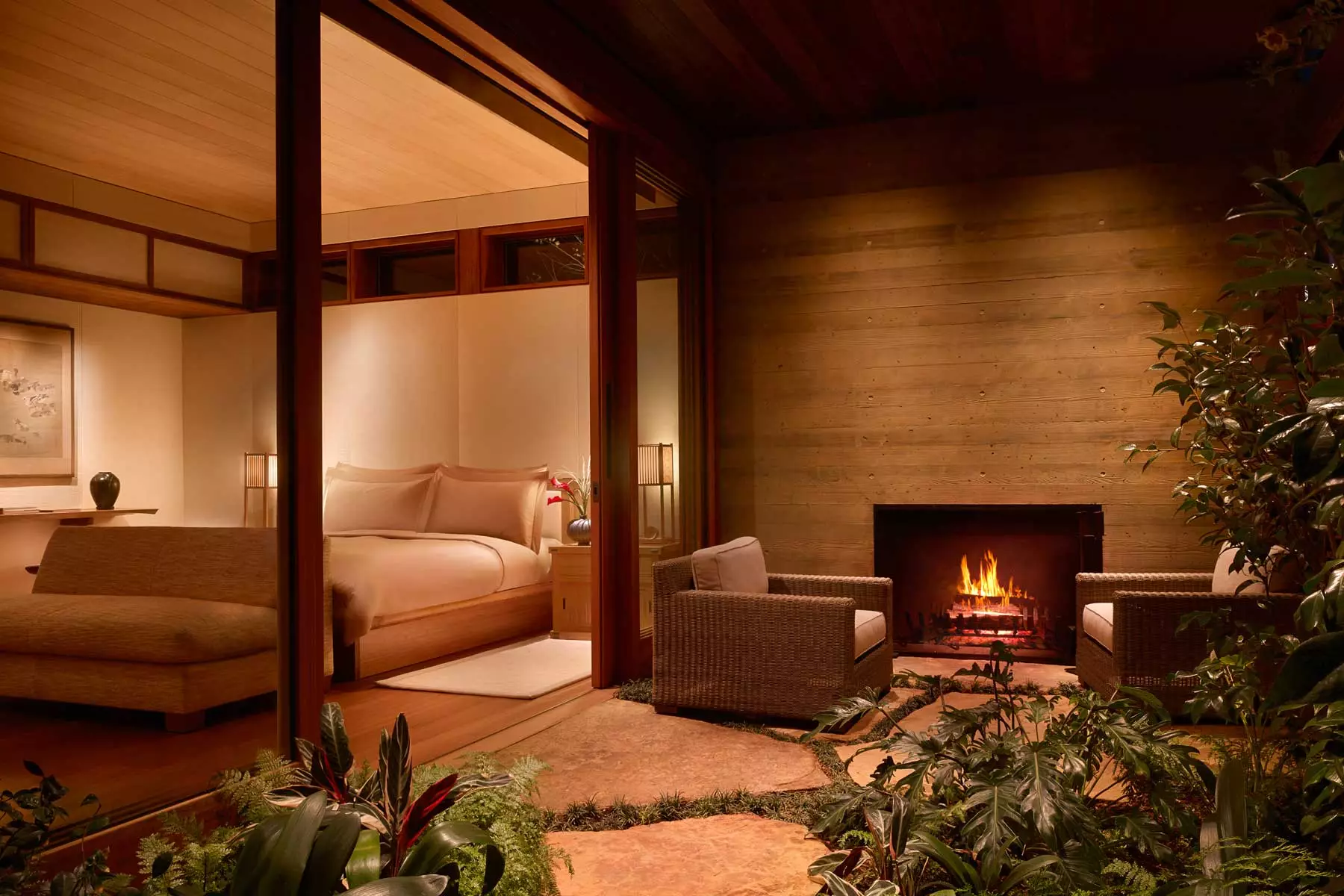 نمای اتاق مهمان در تراس در Nobu Ryokan Malibu، به عنوان یکی از بهترین هتل های جهان انتخاب شد.