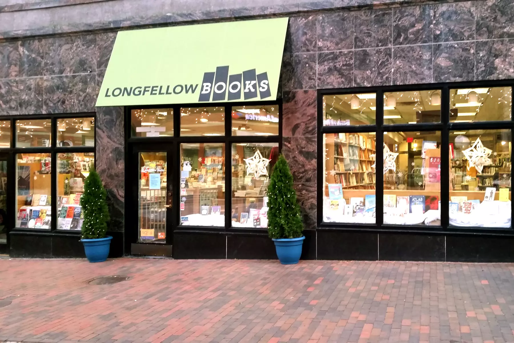 Longfello Books sa Maine