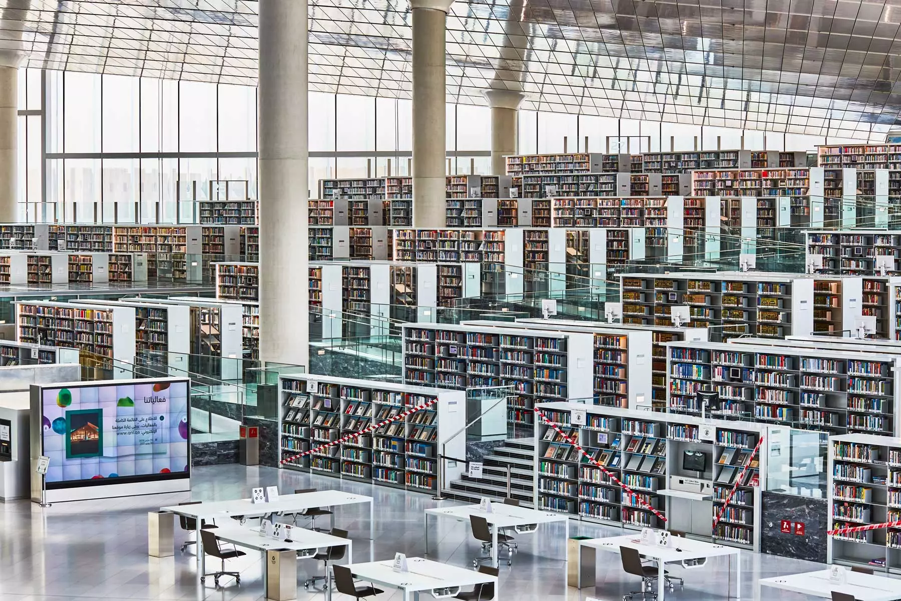 Tonele uit Doha, Qatar: Die binnekant van die Qatar Nasionale Biblioteek