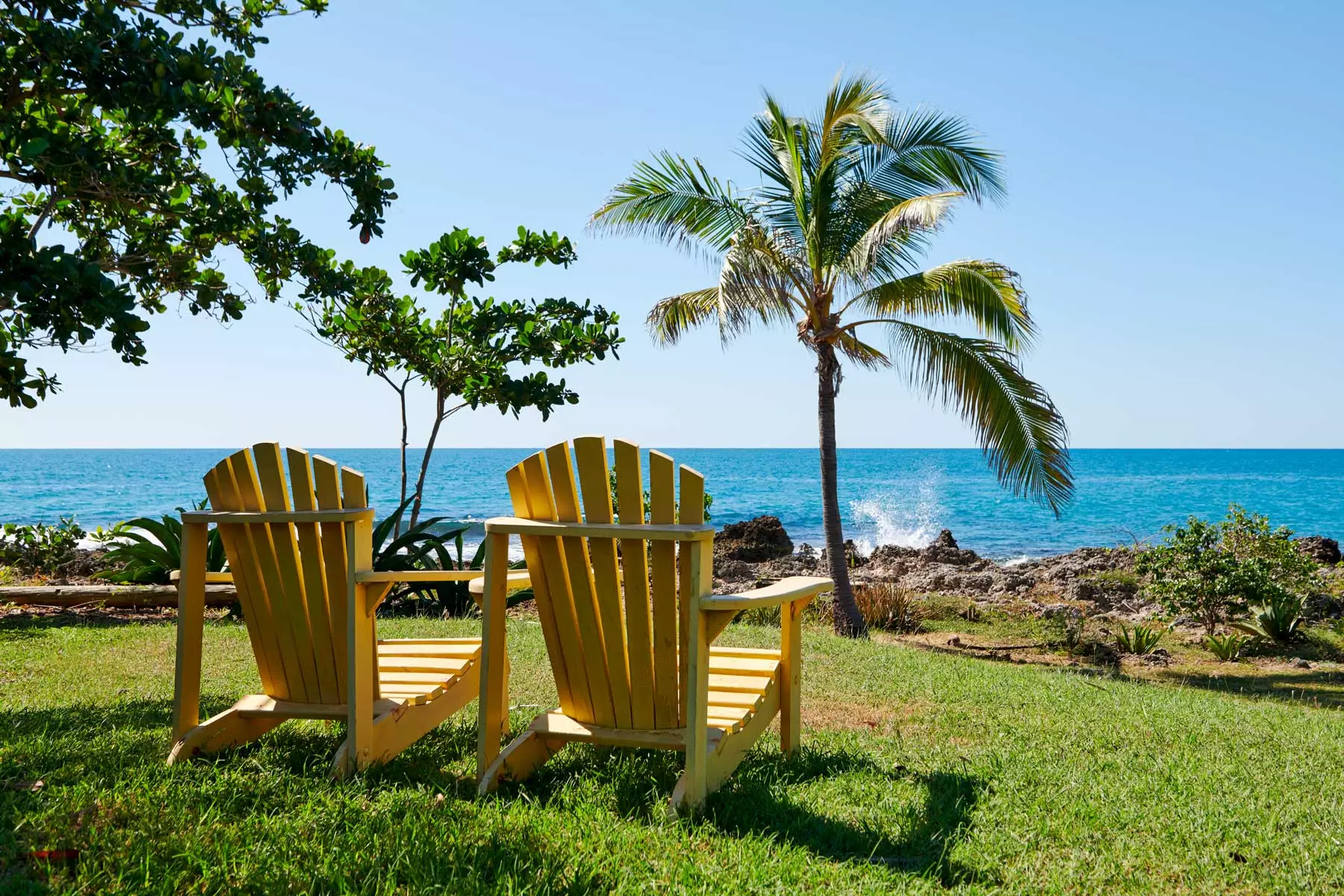 Lounge Still vis-à-vis vum Mier um Terrain vum Jakes Resort, op Jamaika