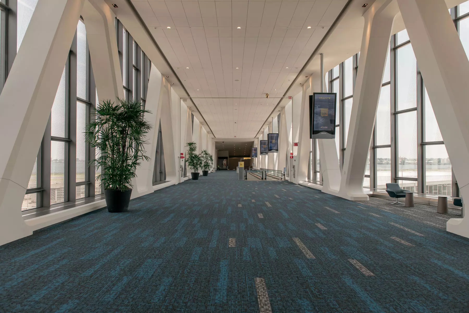 LaGuardia lidostas jaunā B termināļa interjers 2020. gada 10. jūnijā Ņujorkā.