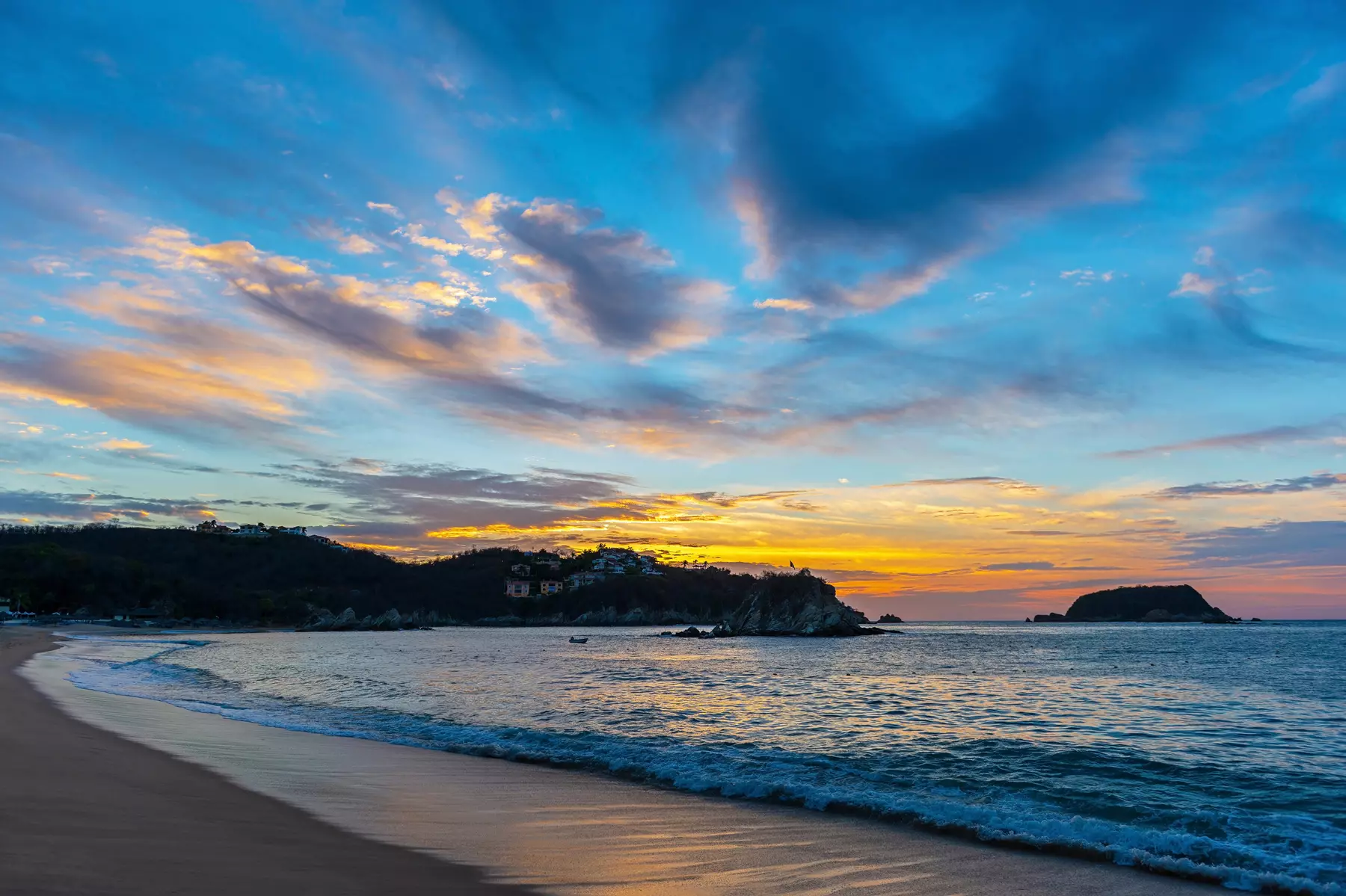 I-Tangolunda Bay Sunrise, Huatulco, Mexico